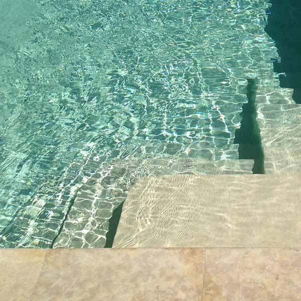 Professionisti posa rivestimento PVC e impermeabilizzazione della piscina